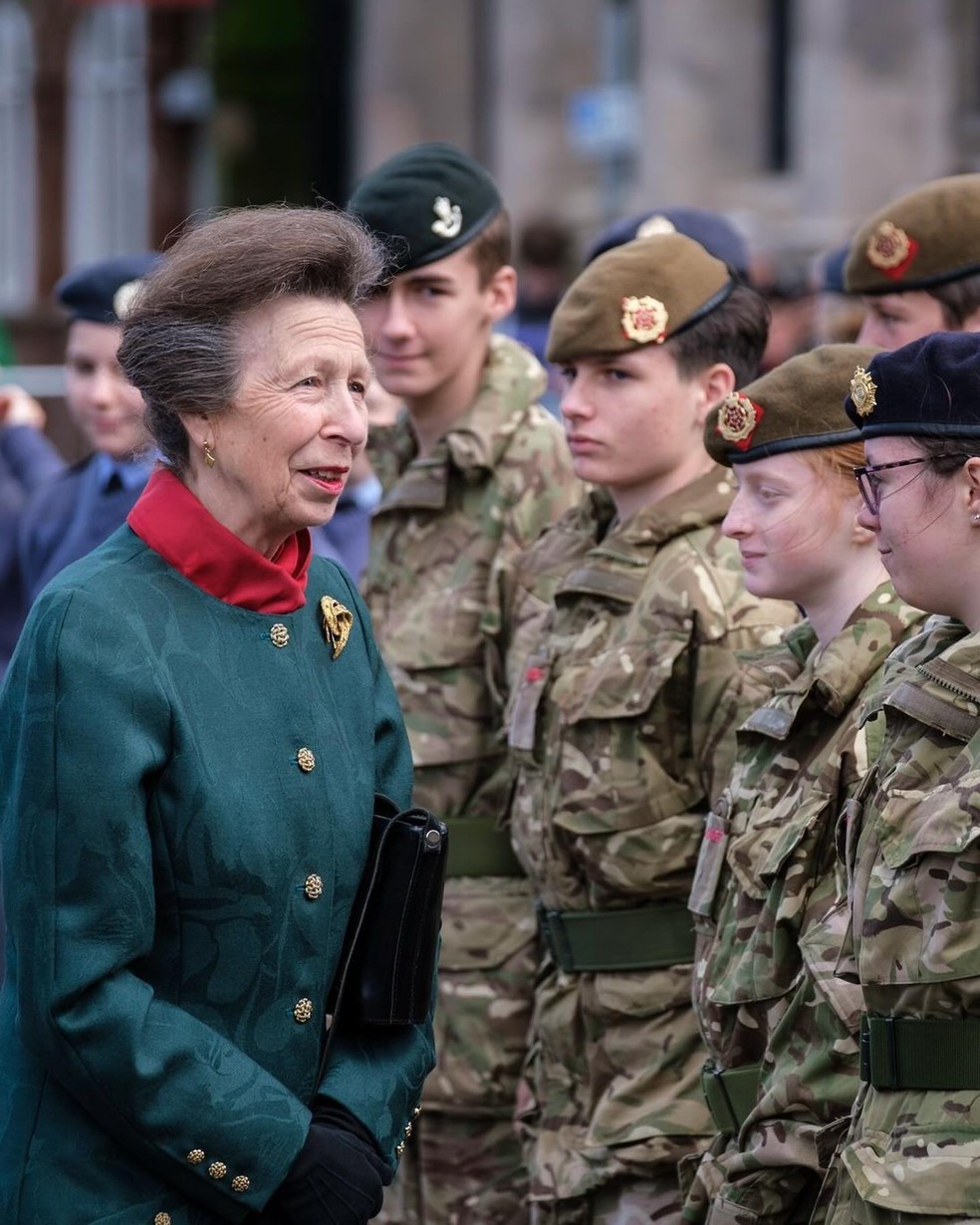 Quem é princesa Anne, irmã do rei Charles, que está internada após acidente