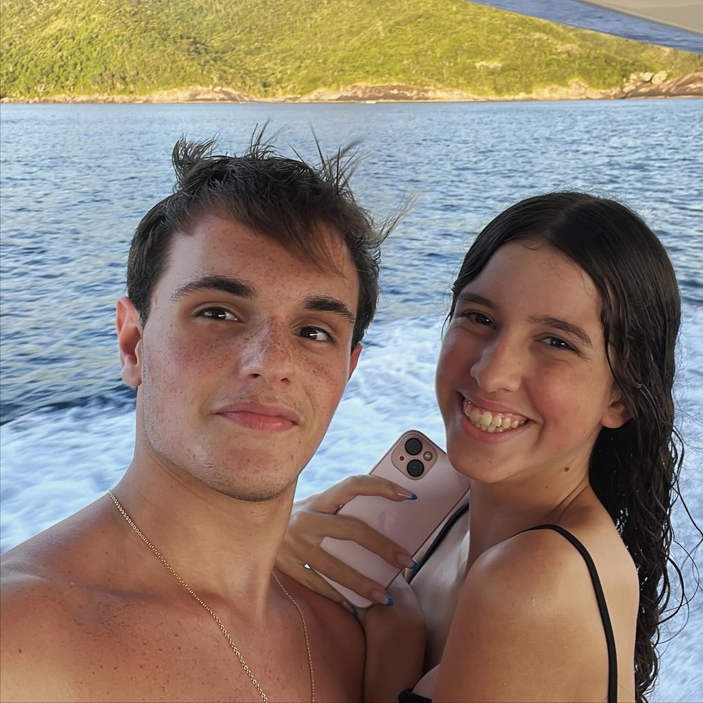 Filha do meio de Rodrigo Faro e Vera Viel se declara em aniversário de namoro