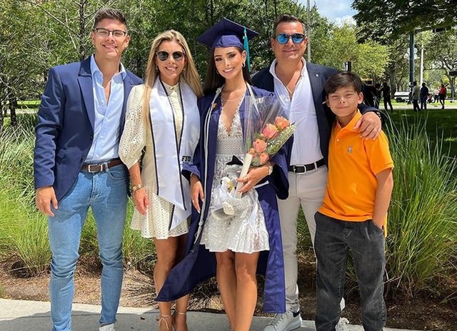 Saiba quem é Victoria Ruiz, a influencer que ganhou like de Neymar e ...