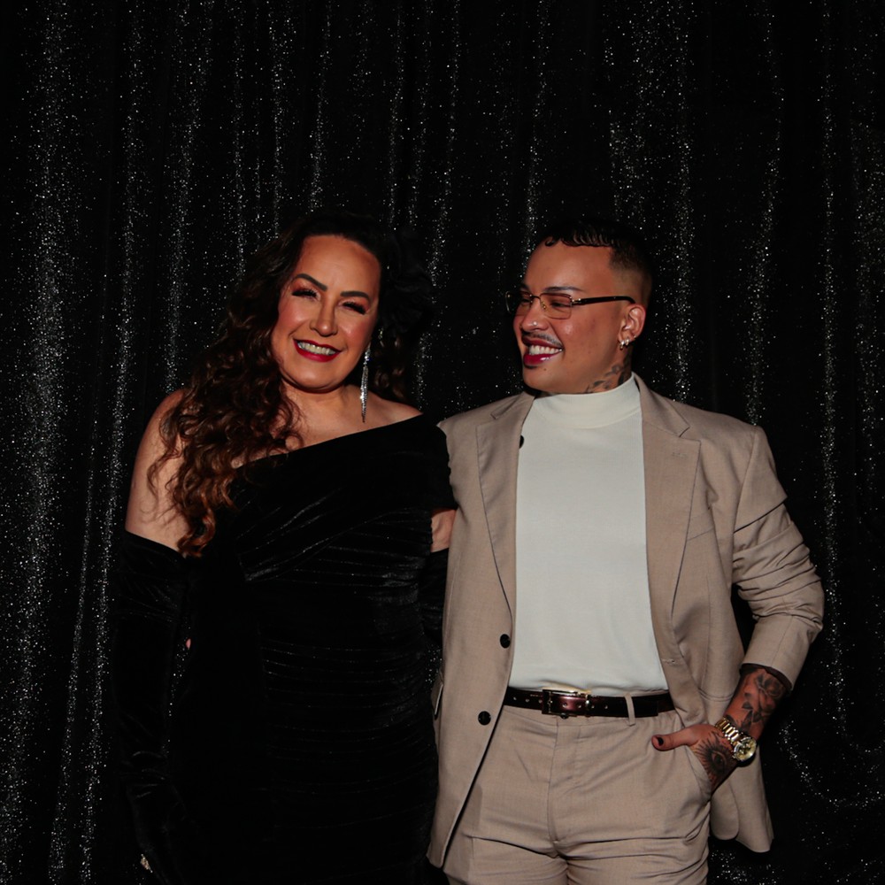Gloria Groove canta com a mãe, Gina, em show de homenagem à Gal Costa