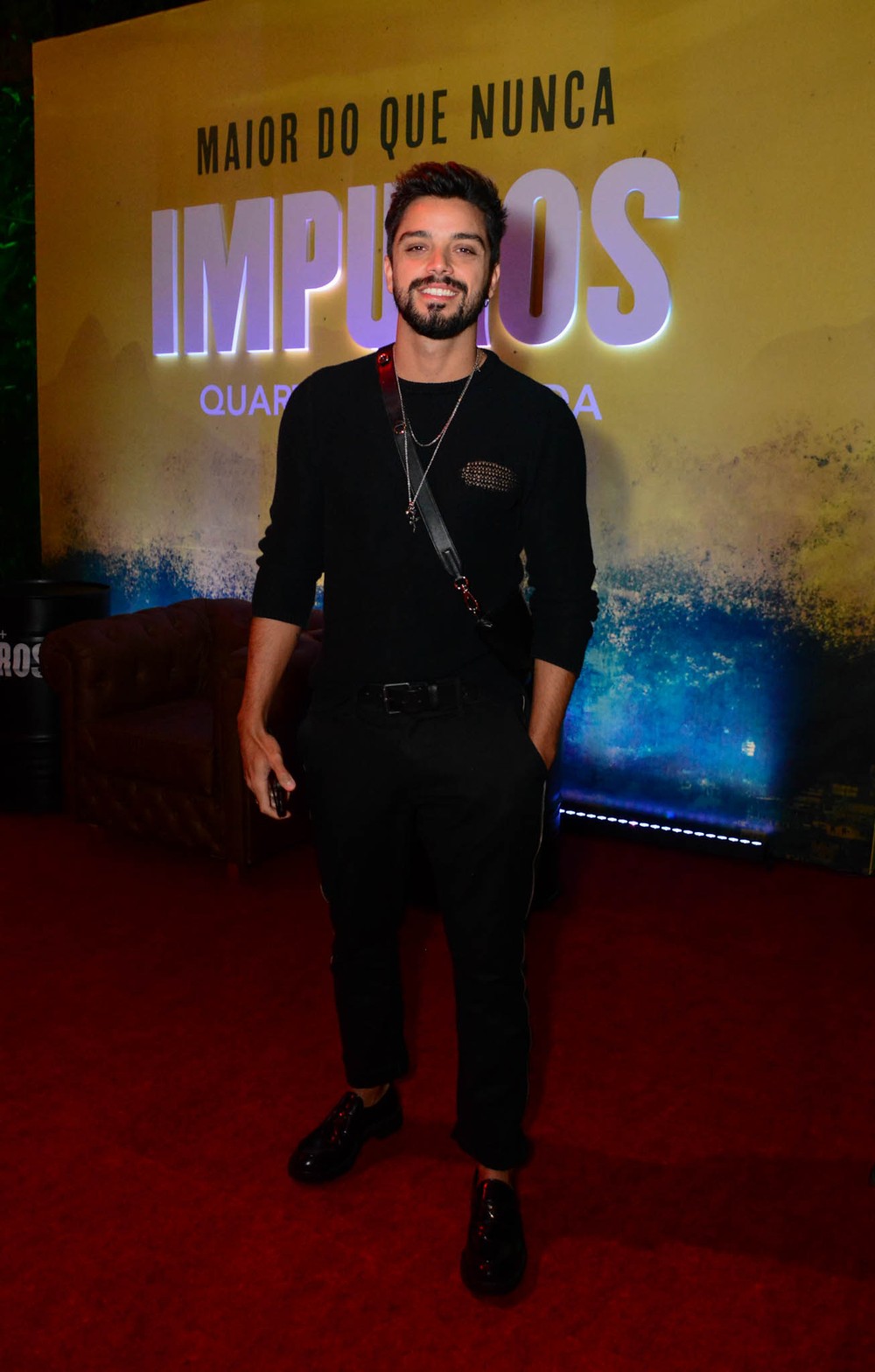 Rodrigo Simas nega ter recusado papel no remake de 'Renascer'