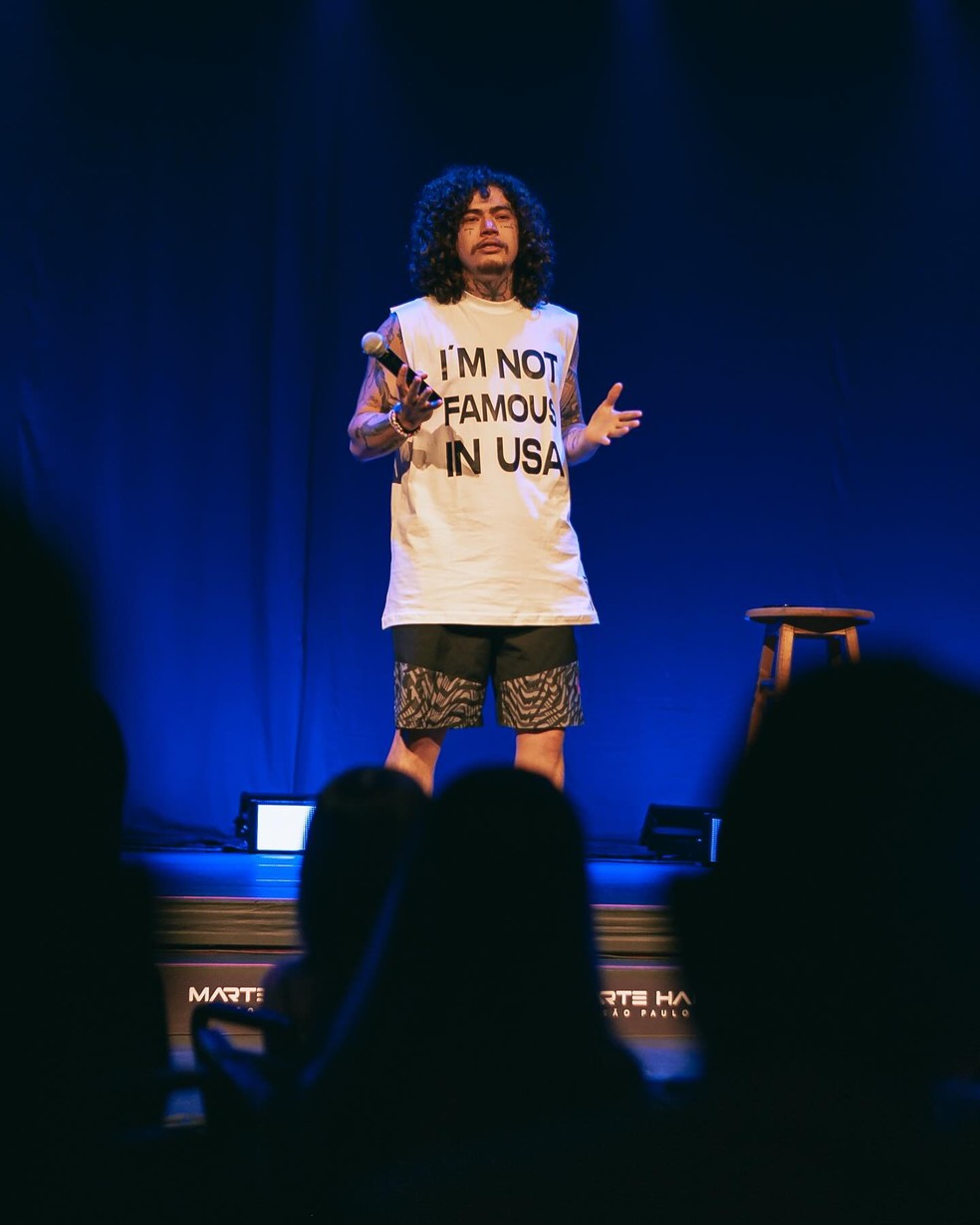 Whindersson Nunes faz camiseta inspirada na do ator que fez Greg em ...