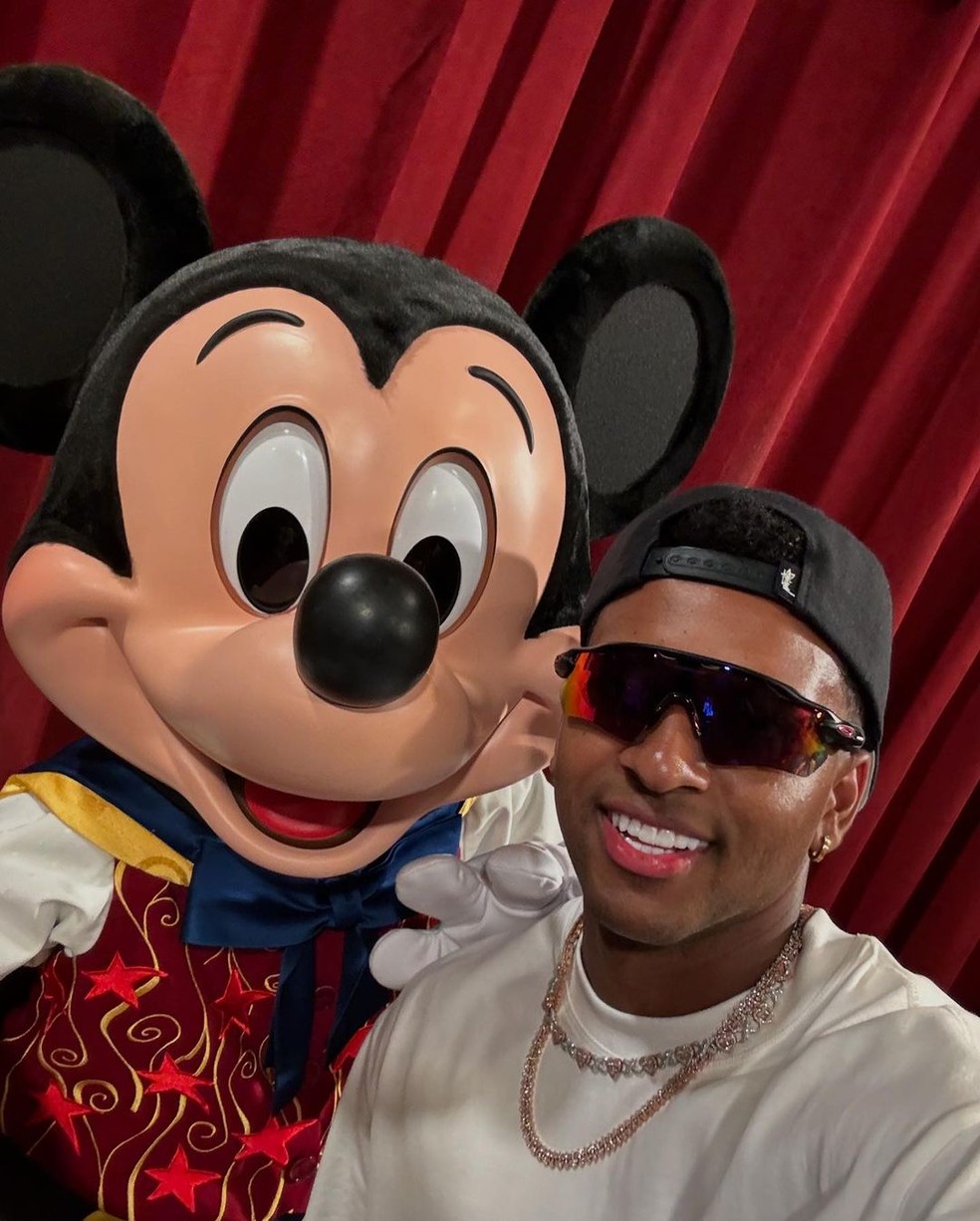 Rodrygo realiza sonho de ir à Disney após fazer gol em jogo da Seleção ...