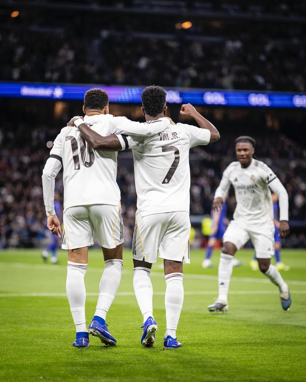 Vini Jr. comemora vitória em jogo da Champions League e ganha elogio de ...