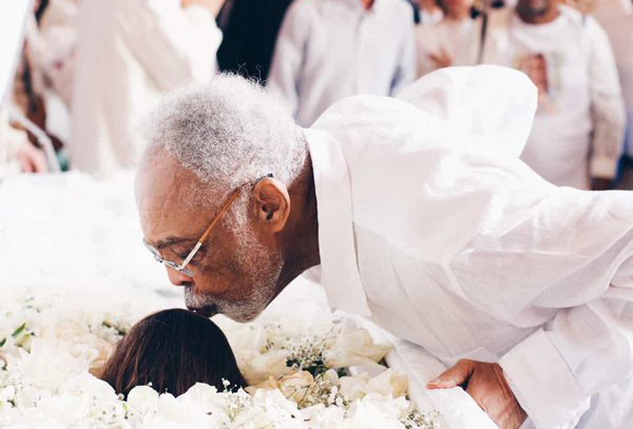 Gilberto Gil se despede de Preta Gil com beijo carinhoso em velório; vídeo