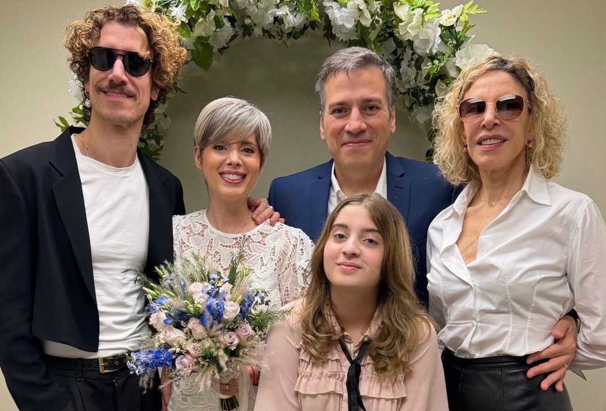 Após 15 anos e uma filha, Dani Valente e Christiano Cochrane se casam ...