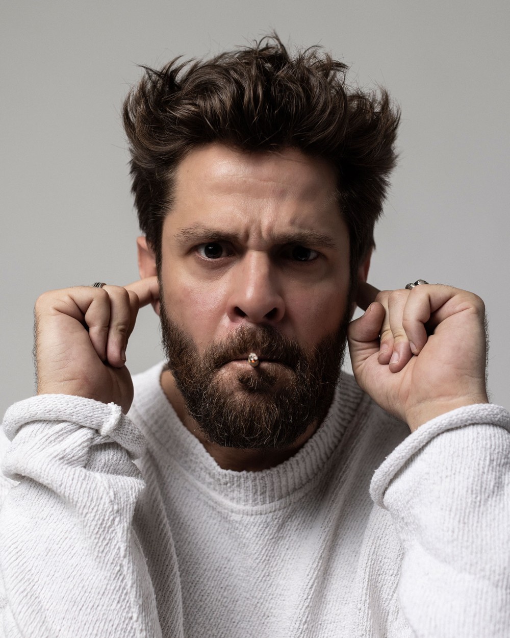 Alejandro Claveaux avalia trajetória artística e celebra liberdade para expor sexualidade