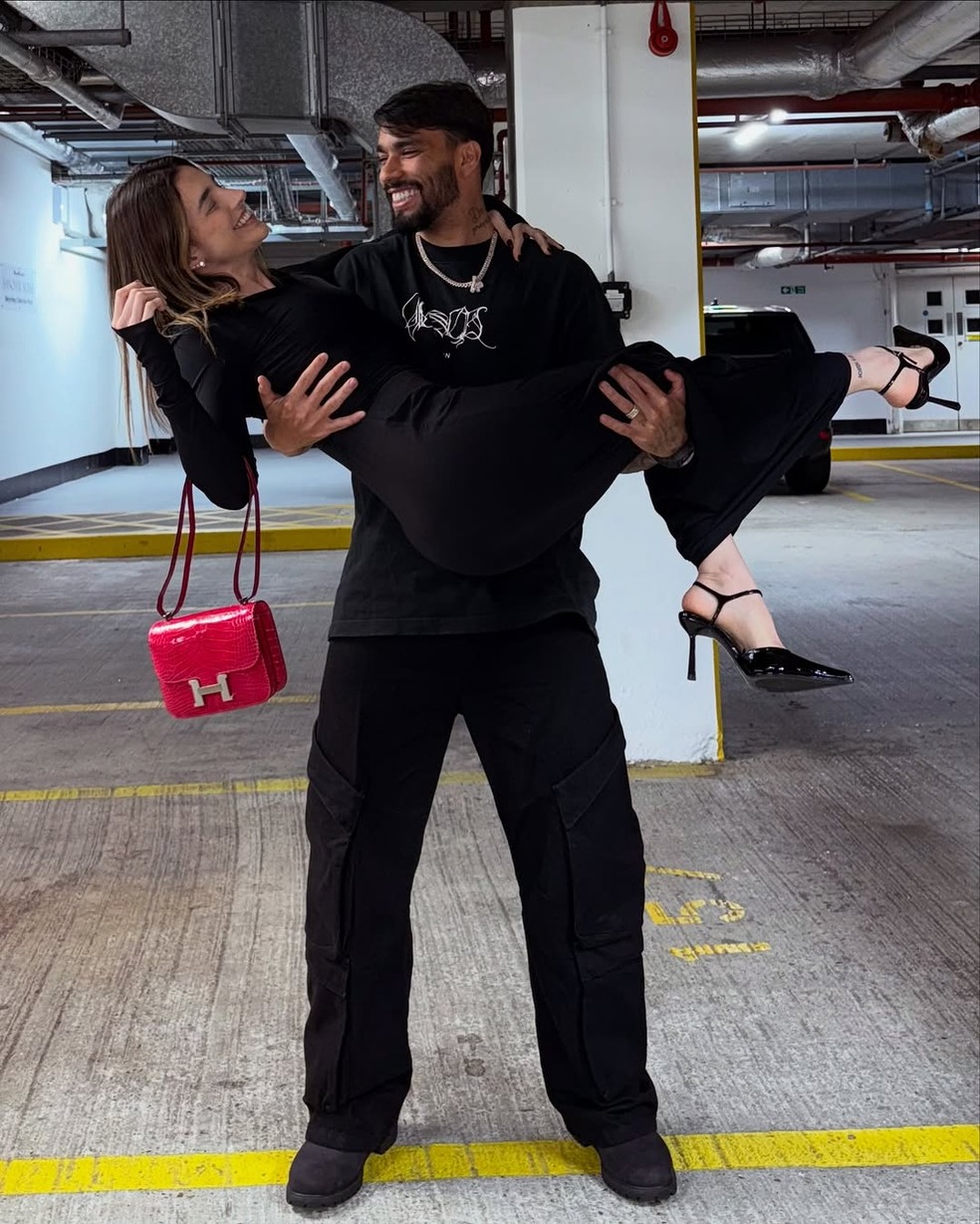 Duda Fournier e Lucas Paquetá posam em clima de romance durante 'vale ...
