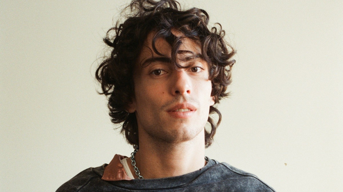 Jaffar Bambirra define papel em 'A Vida pela Frente': 'Caos em pessoa'