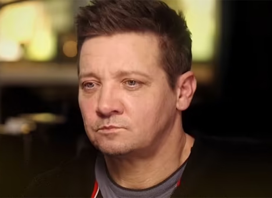 Jeremy Renner chora ao relembrar acidente, mas garante que 'faria tudo ...
