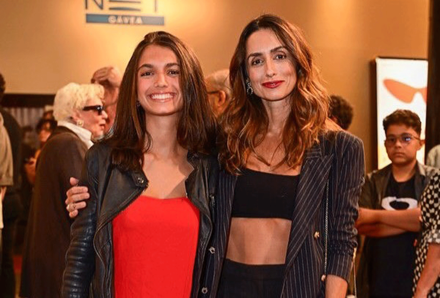 Ex de Marcelo Faria impressiona amigos ao posar com a filha: 'Virou irmã'