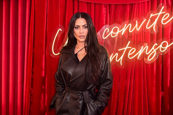 Cleo Pires e marido vão a evento de beleza em São Paulo