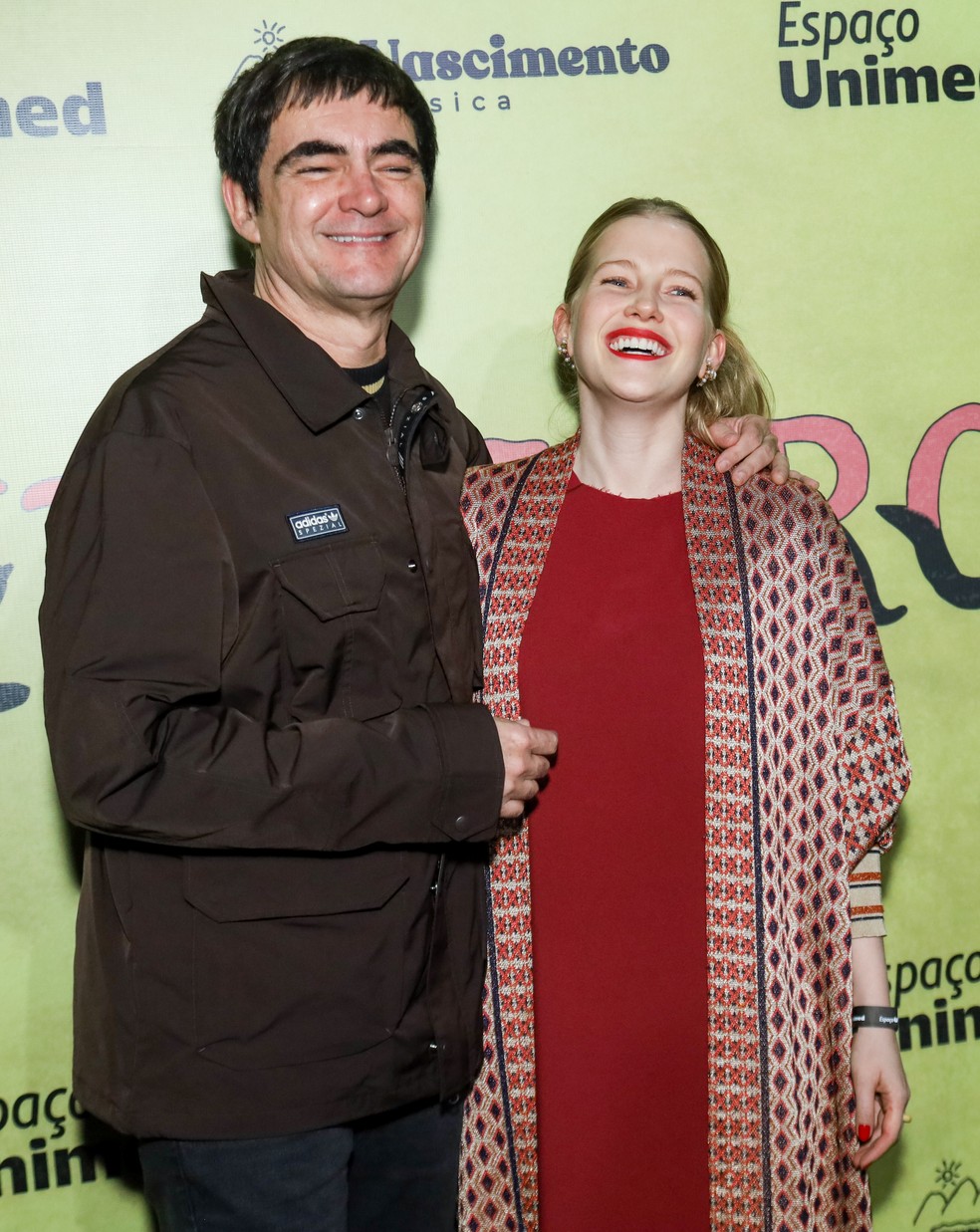 Samuel Rosa faz rara aparição com a esposa em primeiro show solo após ...