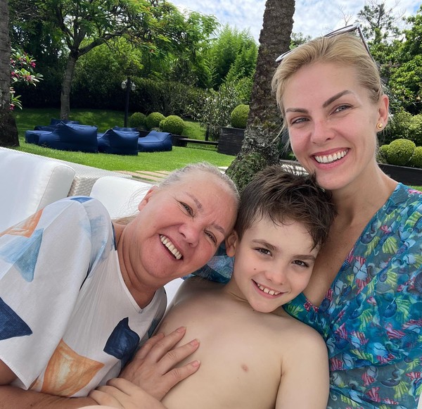 Ana Hickmann posta fotos com filho após sofrer agressão do marido ...