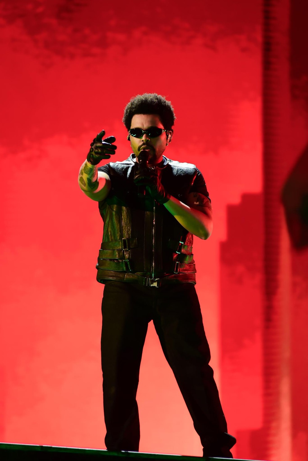 Anitta e The Weeknd anunciam parceria com a música 'Rio' durante show ...