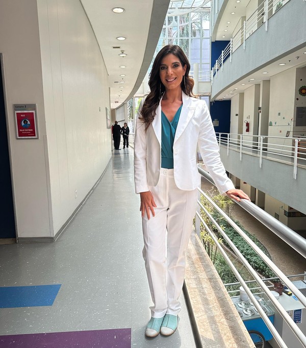 Jornalista Andréia Sadi conta curiosidade sobre seus figurinos: 'Expectativa x realidade'