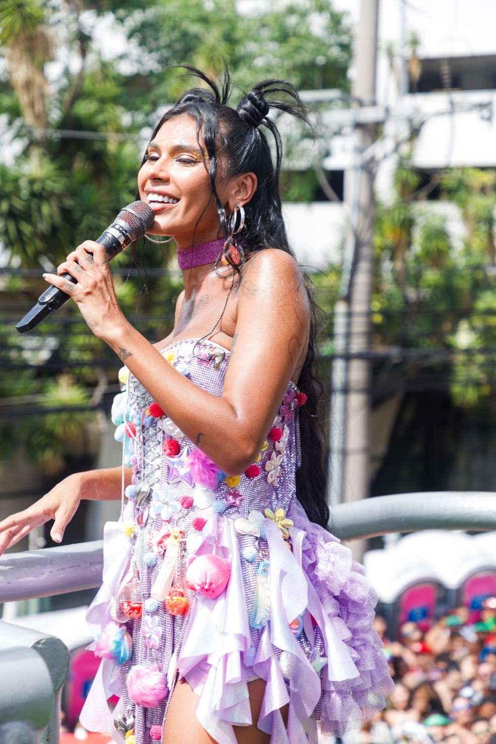 Pocah reúne multidão de fãs em bloco do Carnaval de São Paulo