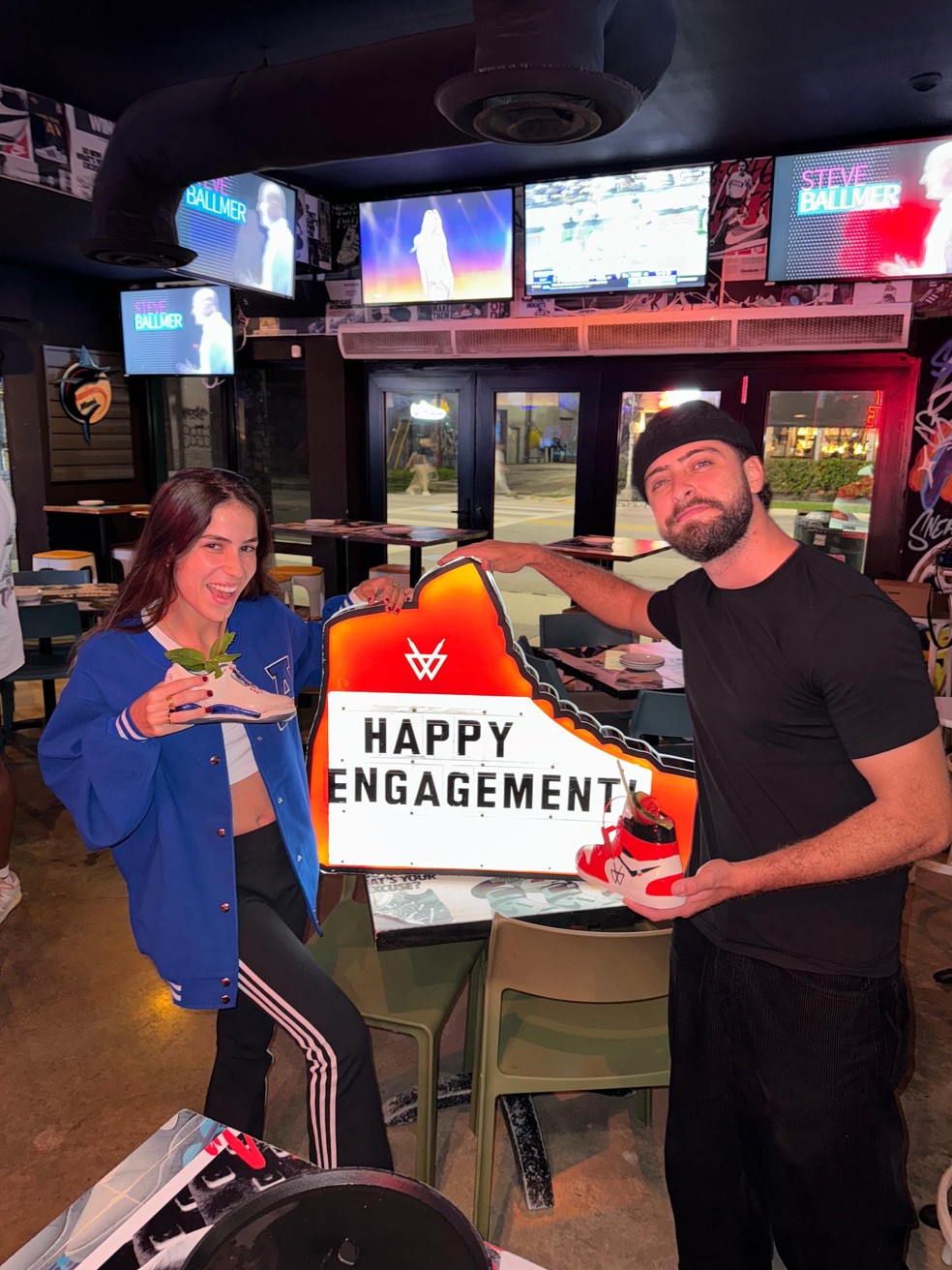 Eike Duarte faz pedido de casamento em viagem a Miami: 'Tremi muito'