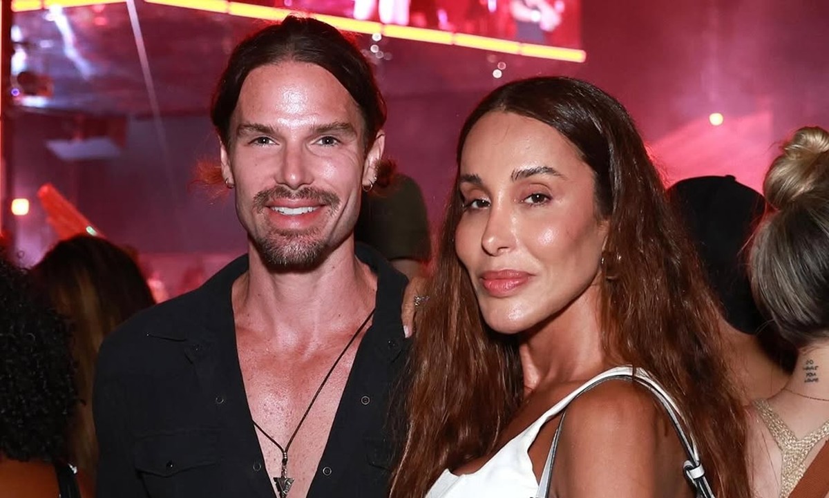 Jônatas Faro faz rara aparição pública no Ensaios da Anitta