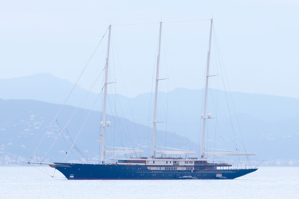 DiCaprio e namorada curtem férias no superiate de Jeff Bezos, avaliado ...