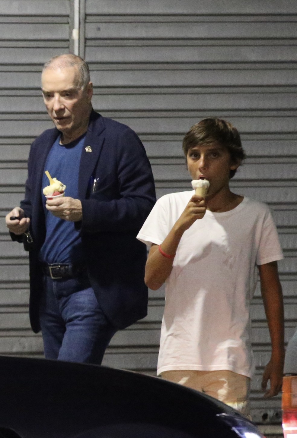 Com carro de R$ 230 mil, Eike Batista curte passeio com o filho de 11 anos