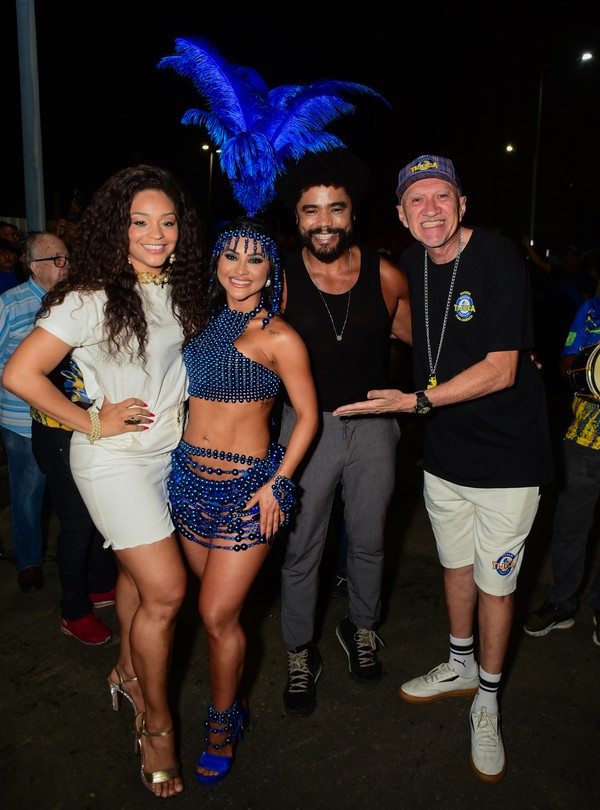 Juliana Alves e Diogo Almeida curtem noite de samba na Unidos da Tijuca