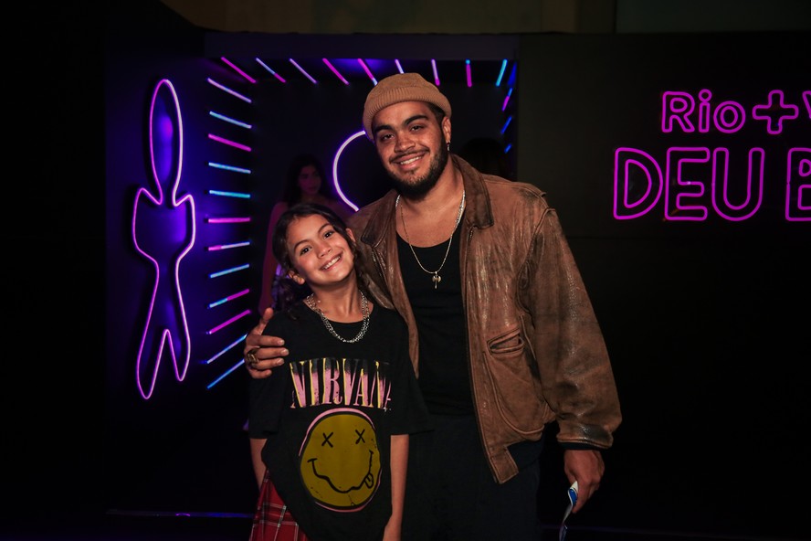 Fran Gil leva a filha de oito anos para show no Rio com look descolado ...