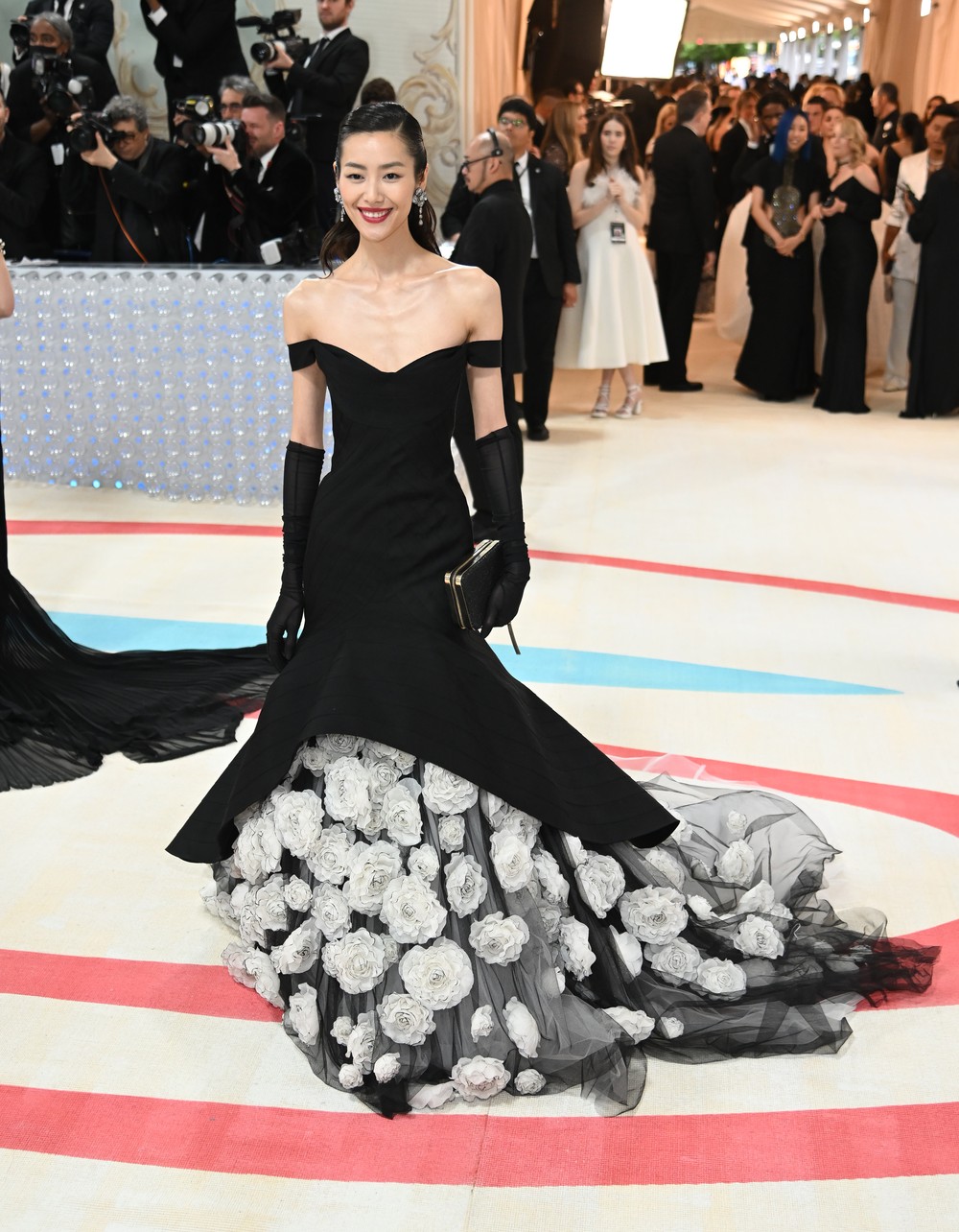 Met Gala 2023: camélia, flor símbolo da Chanel, é tendência no red carpet