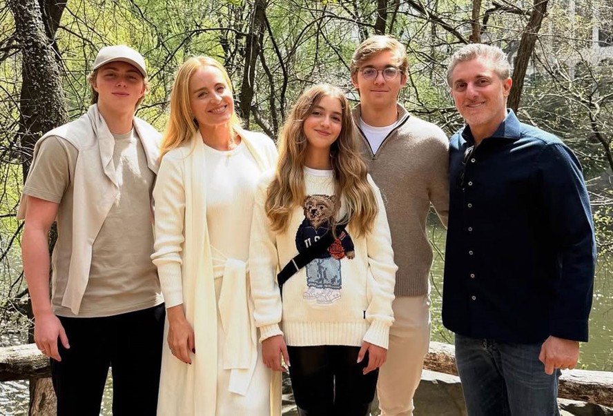 Em meio à polêmica, Luciano Huck homenageia Angélica e cita filhos: 'Reflexo da mãe'