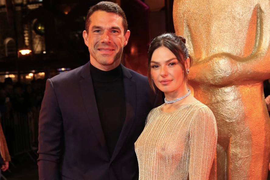 Isis Valverde beija Marcus Buaiz em tapete vermelho de Festival de ...