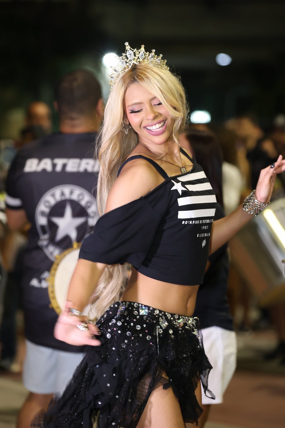 Wenny, irmã de Lexa, arrasa em primeiro ensaio como rainha de bateria ...