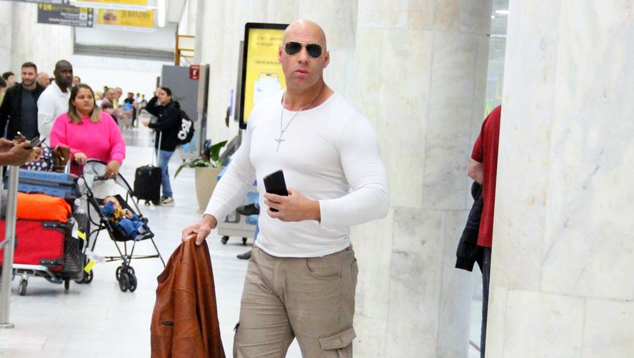 Marcos Salvo, o 'Vin Diesel brasileiro', é clicado no RJ; compare