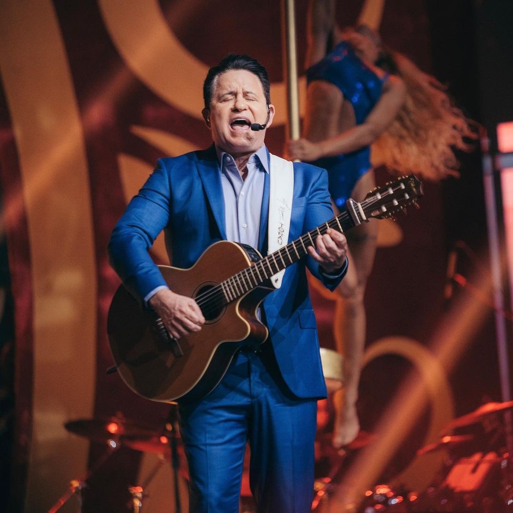 Sertanejo Marrone tem crise de pânico após passar por cirurgia plástica ...