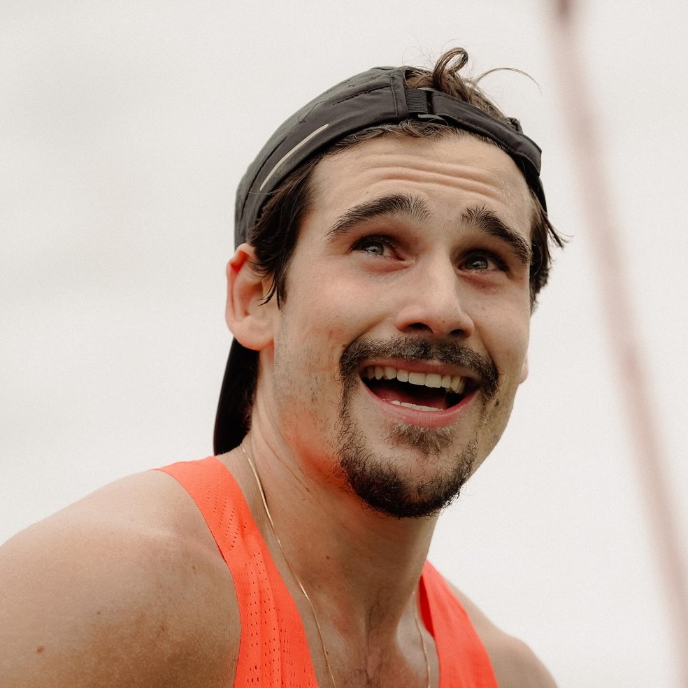 Nicolas Prattes corre Maratona de Paris e Sabrina Sato torce muito ...