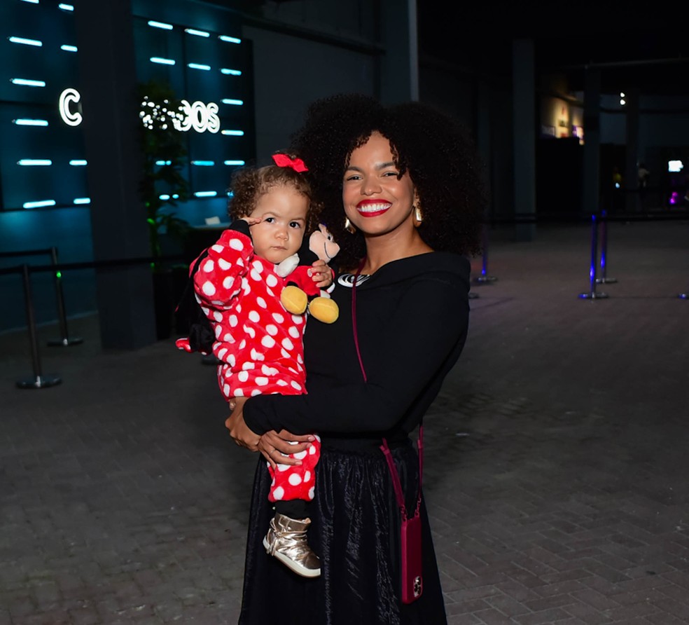 Michel Teló, Thais Fersoza e mais famosos levam filhos a espetáculo no Rio; fotos