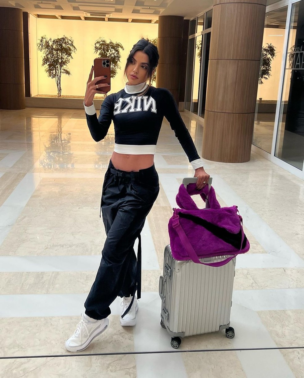 Mulher de Éverton Ribeiro, Marilia Nery embarca com os filhos para o ...