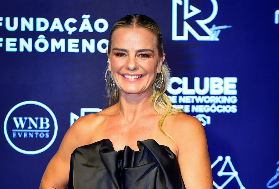 Milene Domingues prestigia leilão do ex-marido Ronaldo e diz que ama ...