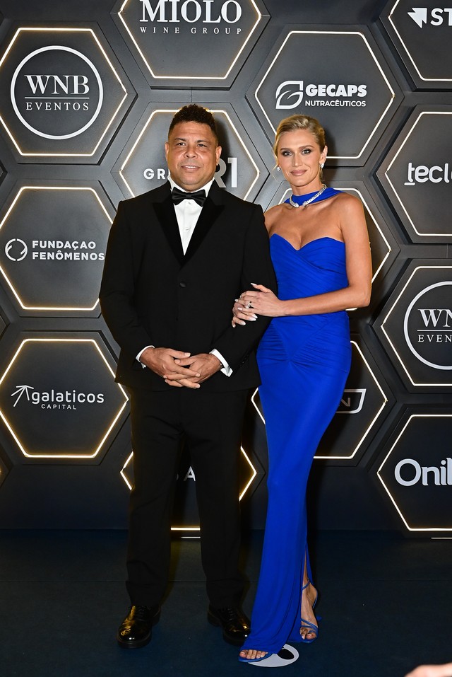 Celina Locks e Ronaldo são prestigiados por familiares em leilão ...