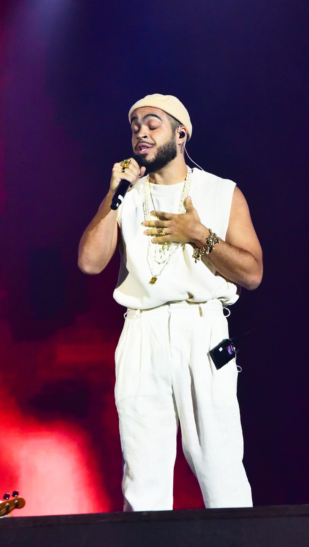 Após transformação física, Francisco Gil exibe músculos no Rock in Rio