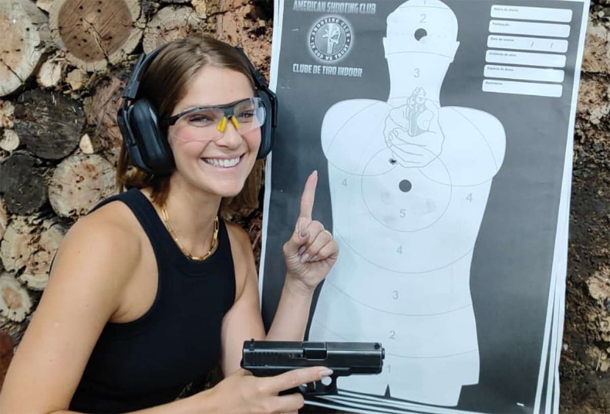 Isabella Santoni se gaba por habilidades com mira em aula de tiro ...