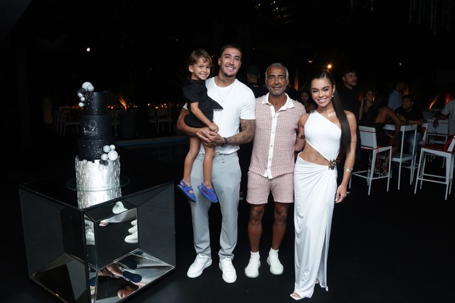 Romário inicia comemoração de seus 59 anos com jantar para amigos e ...