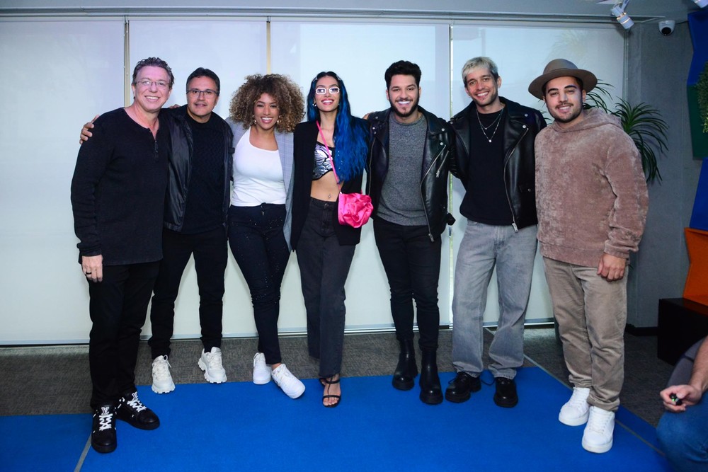 Unna X e Matheus posam juntos em coquetel com elenco do 'Estrela da Casa'