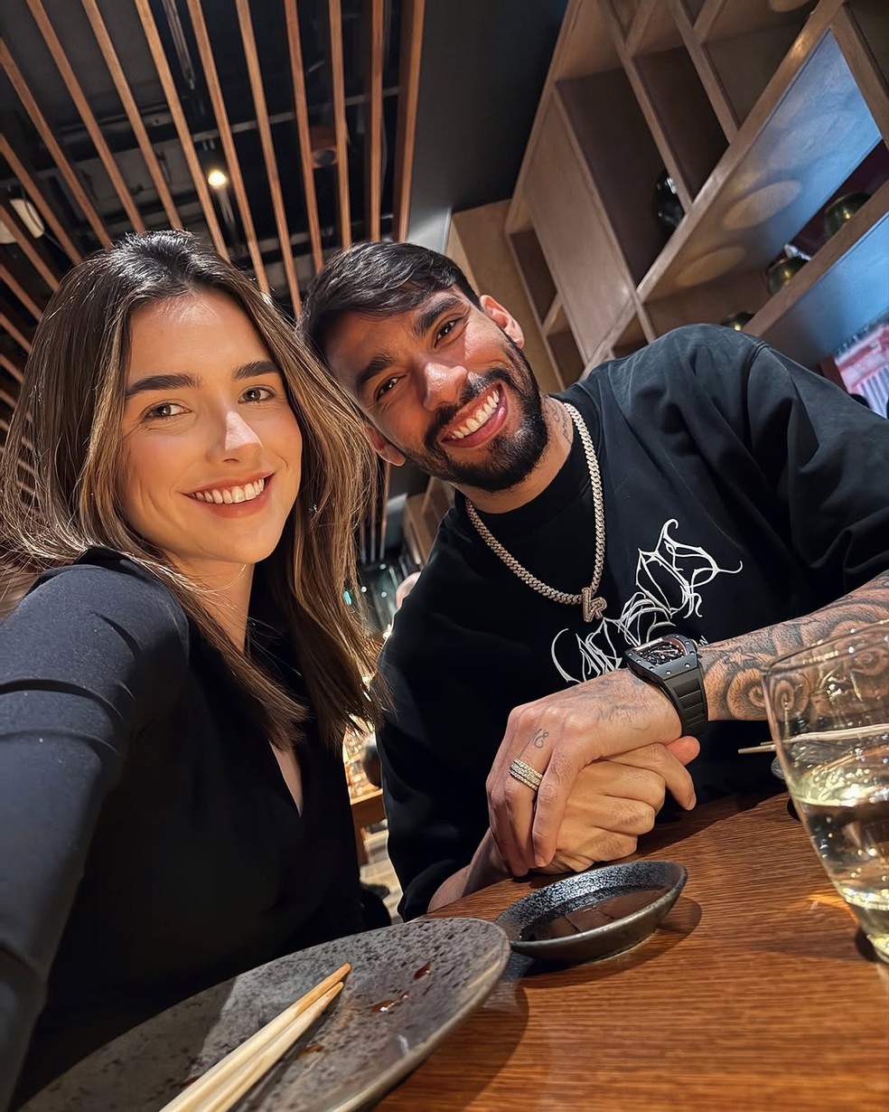 Duda Fournier e Lucas Paquetá posam em clima de romance durante 'vale ...