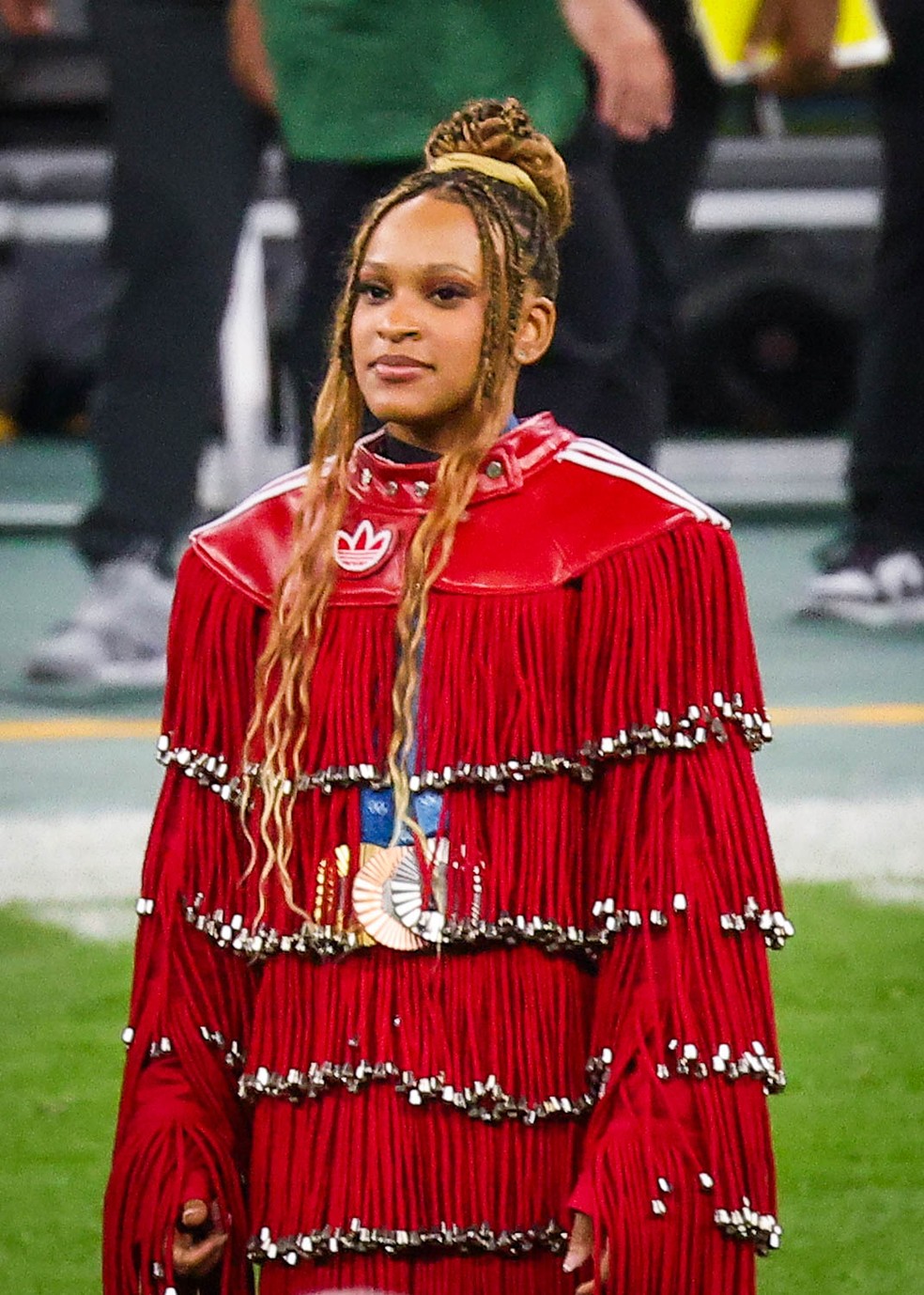 Rebecca Andrade escolhe look inusitado e ostenta medalhas em jogo da ...