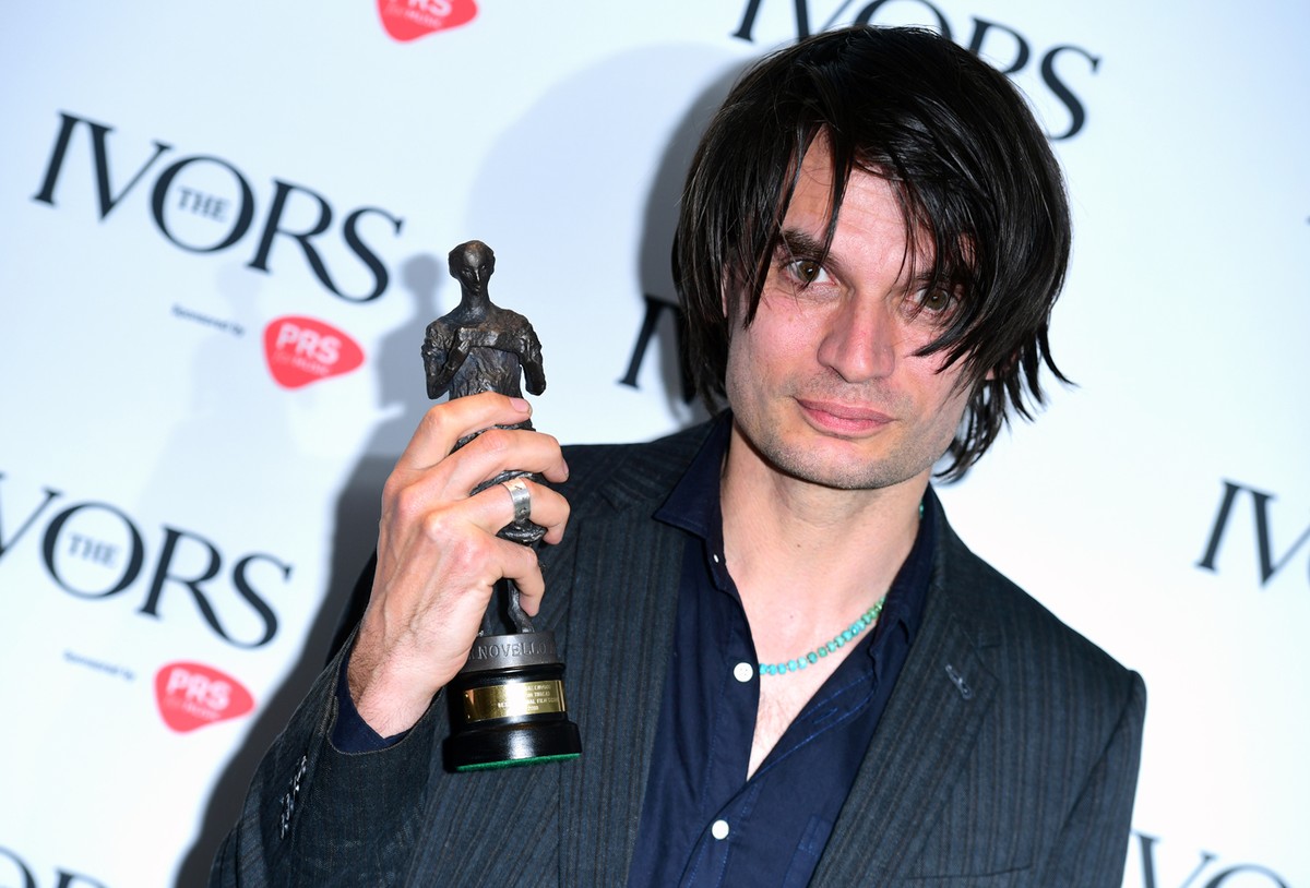 Guitarrista do Radiohead está em tratamento intensivo após doença grave ...