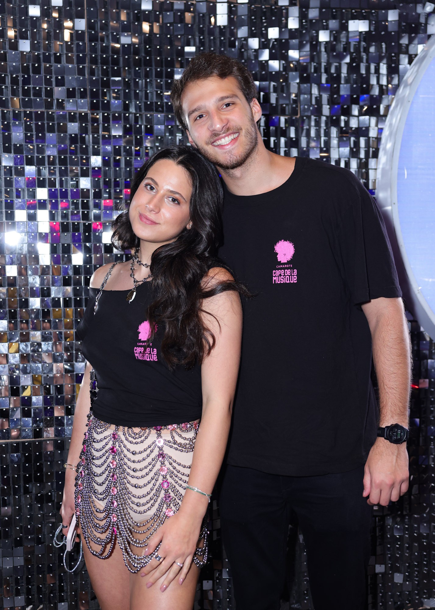 Sandy, Junior e mais famosos conferem documentário sobre Milton ...