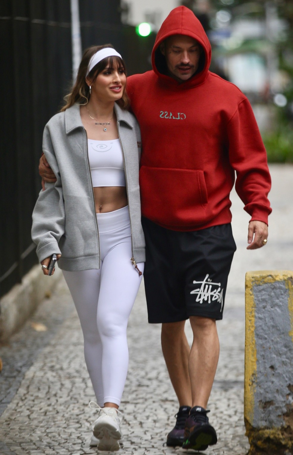 Filipe Ret e namorada vão a restaurante na zona sul do Rio