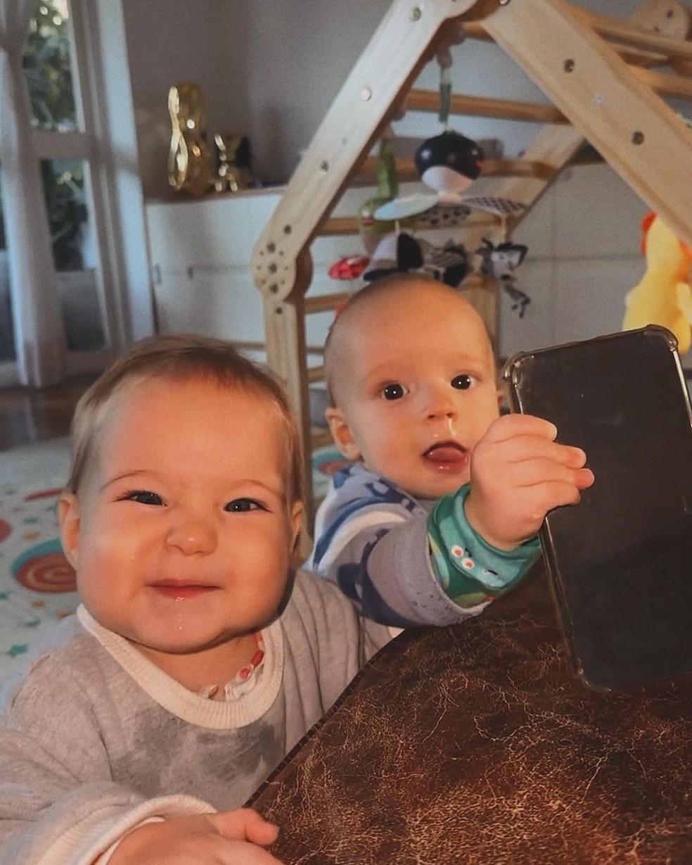 Isabella Scherer encanta ao mostrar primeiros dentinhos dos gêmeos de ...