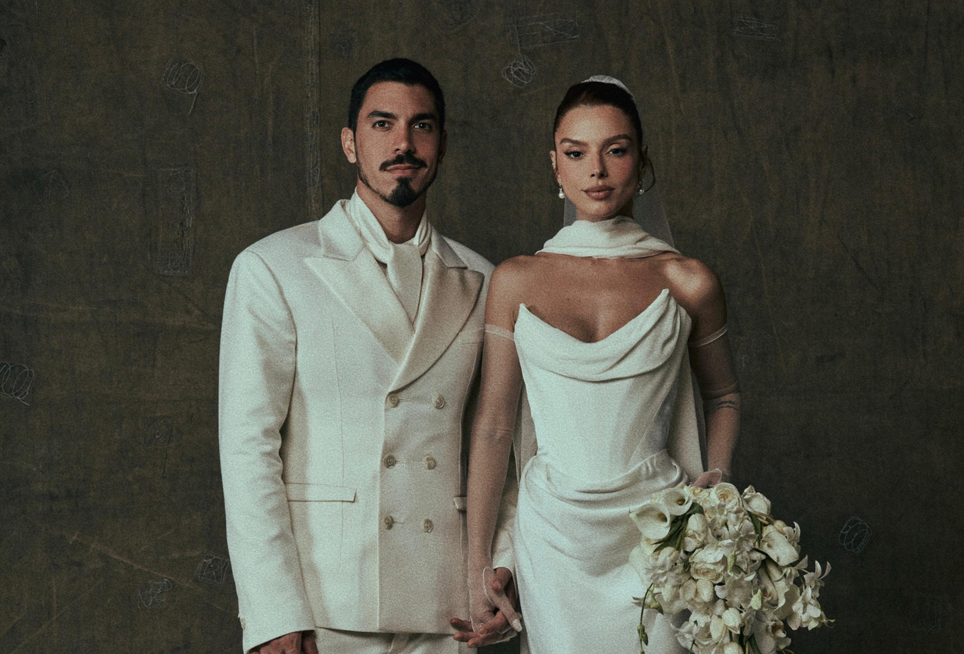 Giovanna Lancellotti e Gabriel David se casam no Rio; noiva veste Vivianne Westwood