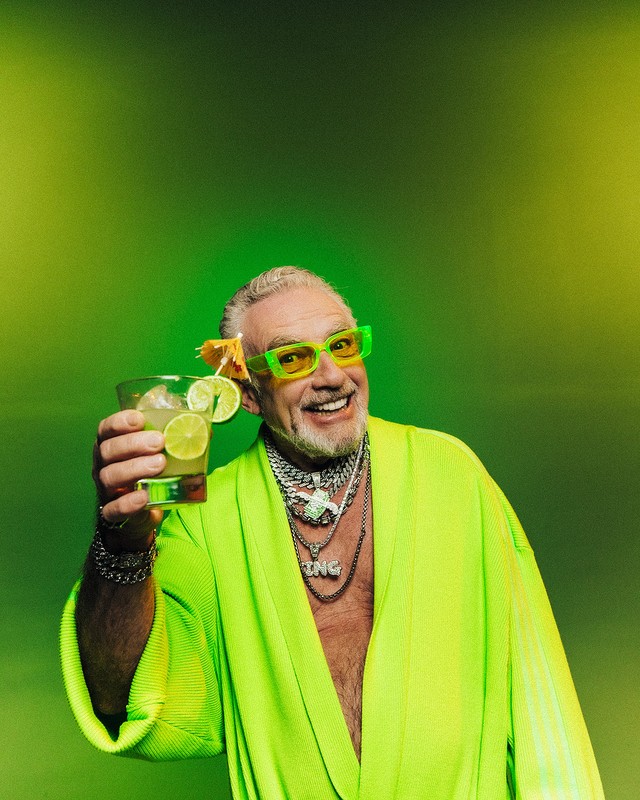 Aos 75 anos, artista inglês Gringo do Funk lança primeira música: 'Me ...